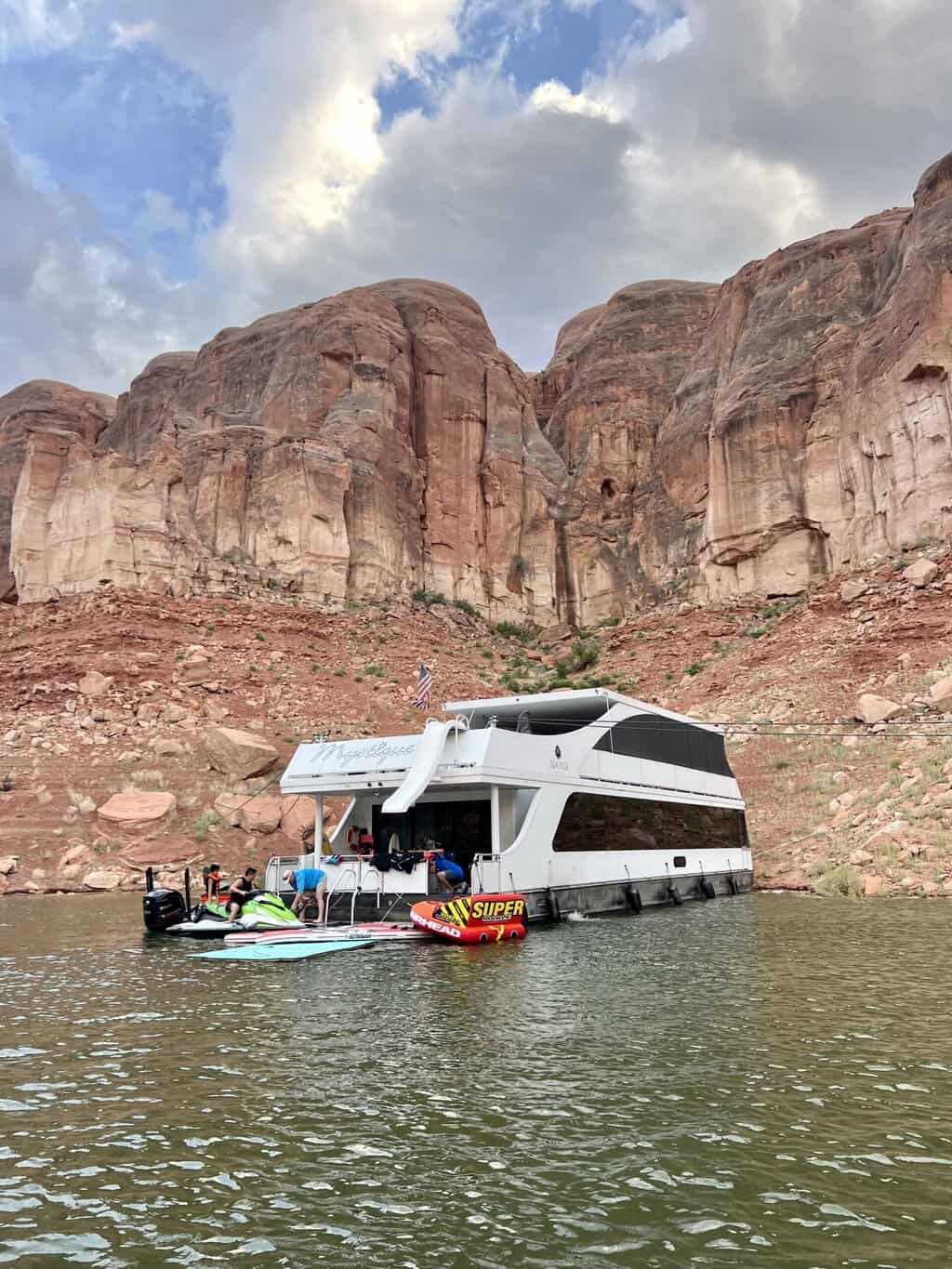 Houseboating Lake Powell with Kids